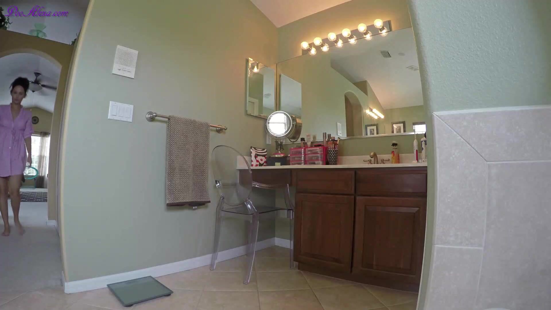 Poo Alexa - Going to work in a messy pullups